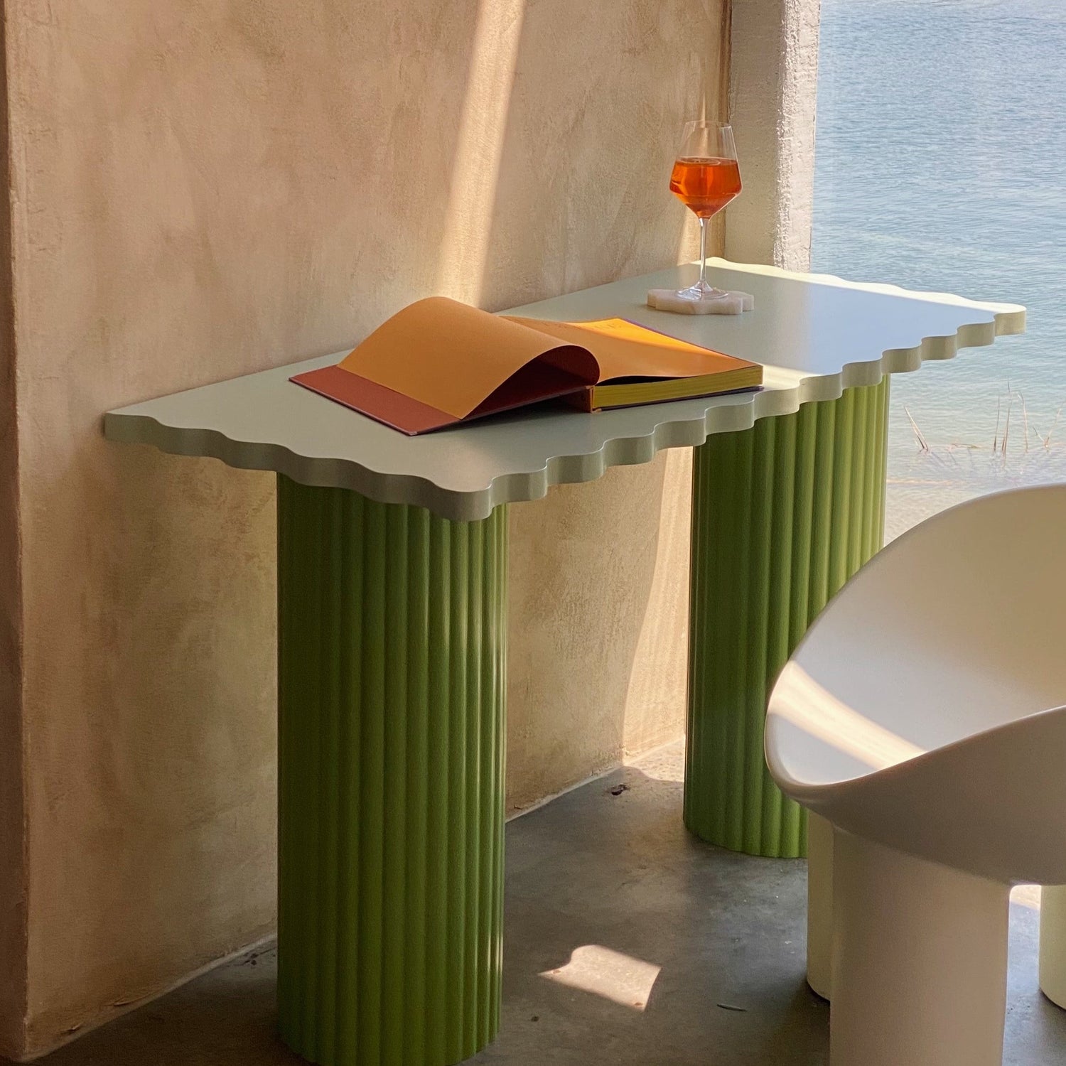 Wavy Desk – Oh Paddi